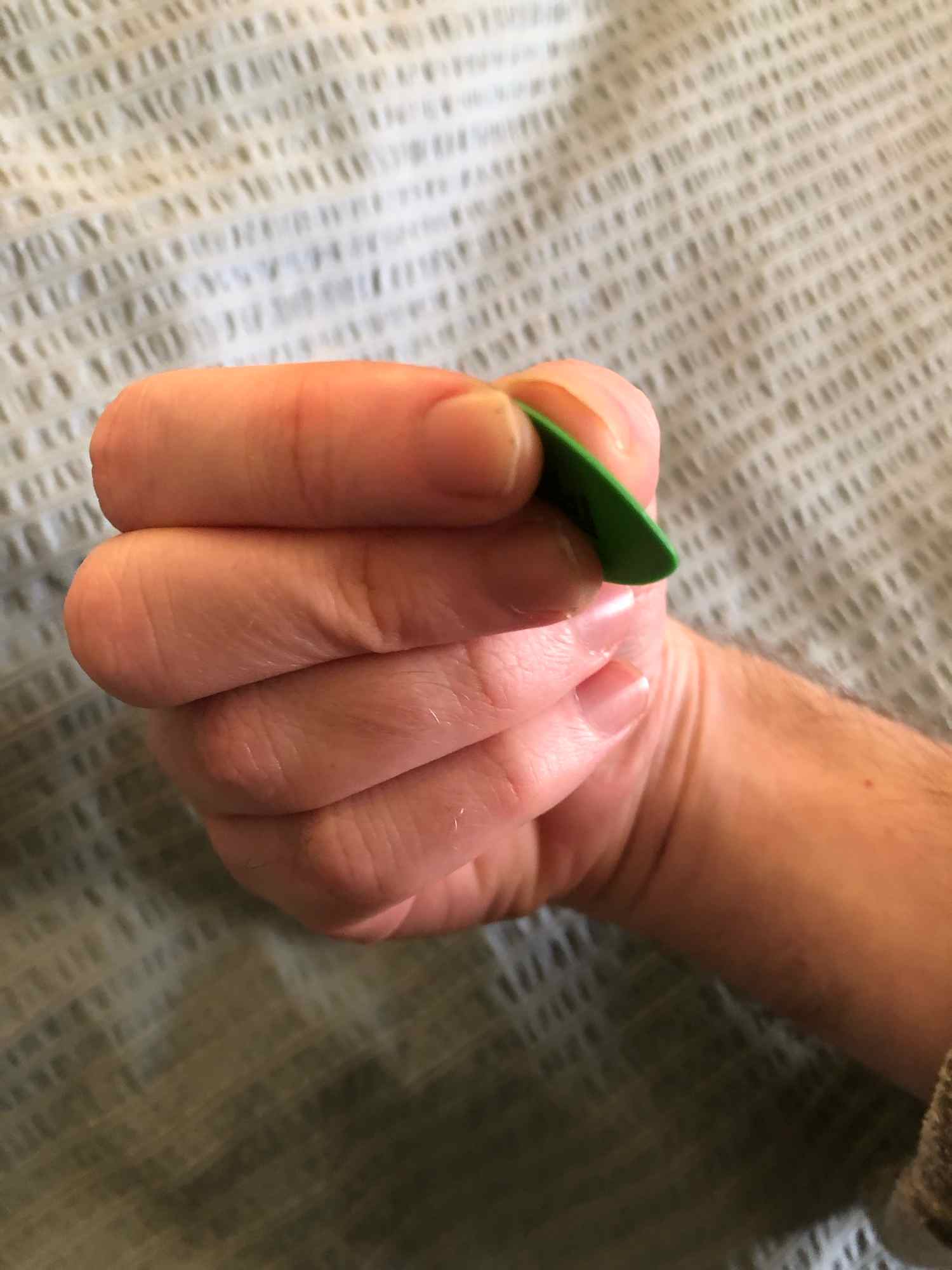 How to Hold a Guitar Pick Like a Pro: A Step-by-Step Guide - Guitar ...