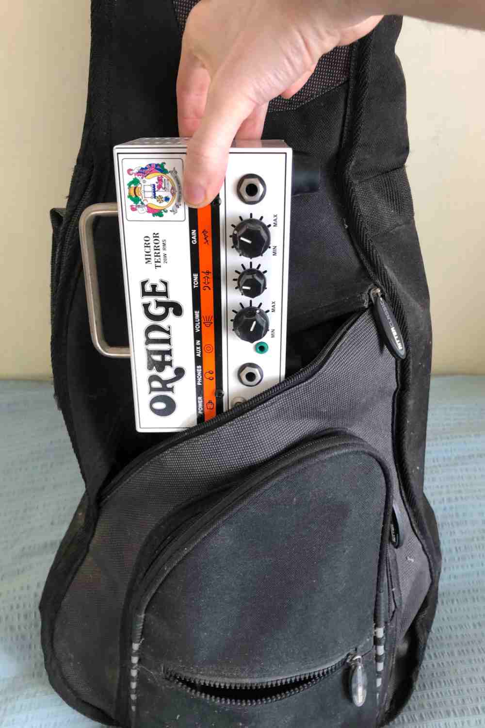 21 Items Every Guitarist Needs in their Gig Bag (with Free Checklist ...